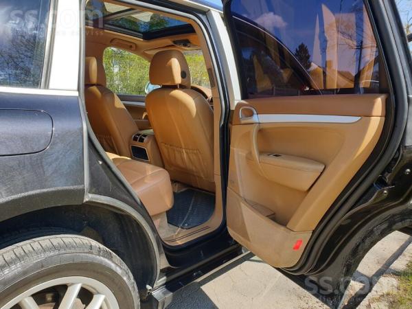 Black Porsche Cayenne 2005 in Riga, with an engine capacity of 3.20 L and mileage of 246 thousand km for 7100 €, photo 5 on AUTOMOTO.COM.LV