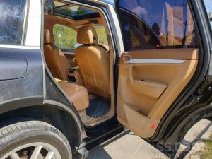 Black Porsche Cayenne 2005 in Riga, with an engine capacity of 3.20 L and mileage of 246 thousand km for 7100 €, photo 6 on AUTOMOTO.COM.LV
