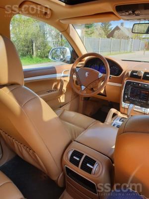 Black Porsche Cayenne 2005 in Riga, with an engine capacity of 3.20 L and mileage of 246 thousand km for 7100 €, photo 10 on AUTOMOTO.COM.LV