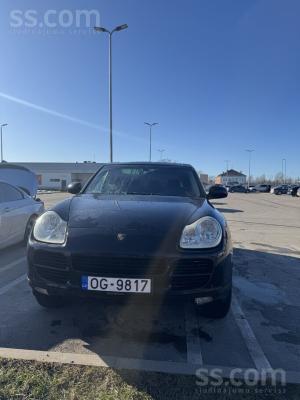 Black Porsche Cayenne 2005 in Tukums, with an engine capacity of 3.20 L and mileage of 304 thousand km for 4200 €, photo 3 on AUTOMOTO.COM.LV