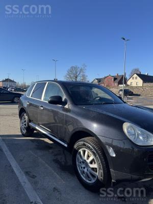 Black Porsche Cayenne 2005 in Tukums, with an engine capacity of 3.20 L and mileage of 304 thousand km for 4200 €, photo 4 on AUTOMOTO.COM.LV