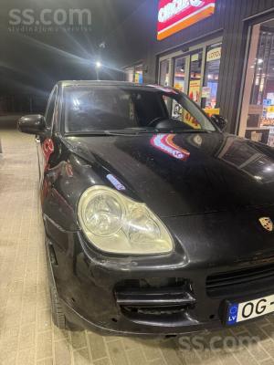 Black Porsche Cayenne 2005 in Tukums, with an engine capacity of 3.20 L and mileage of 304 thousand km for 4200 €, photo 6 on AUTOMOTO.COM.LV