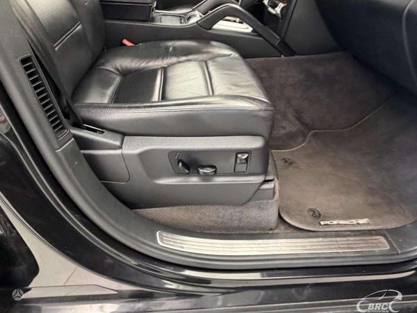 Melns Porsche Cayenne 2005 Viļņa, ar dzinēja tilpumu 4.51 L un nobraukumu 291 tūkst. km par 5400 €, foto 7 vietnē AUTOMOTO.COM.LV