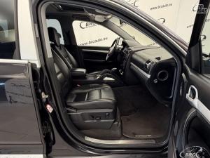 Melns Porsche Cayenne 2005 Avižieniai, ar dzinēja tilpumu 4.50 L un nobraukumu 291 tūkst. km par 4900 €, foto 5 vietnē AUTOMOTO.COM.LV