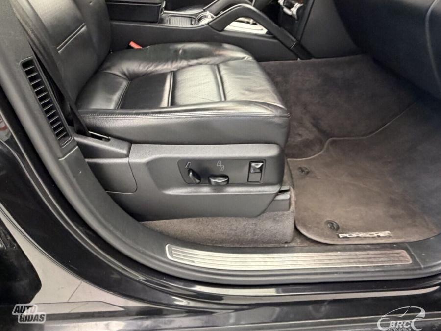 Melns Porsche Cayenne 2005 Avižieniai, ar dzinēja tilpumu 4.50 L un nobraukumu 291 tūkst. km par 4900 €, foto 7 vietnē AUTOMOTO.COM.LV