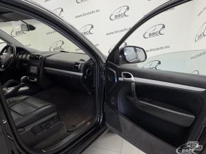Melns Porsche Cayenne 2005 Avižieniai, ar dzinēja tilpumu 4.50 L un nobraukumu 291 tūkst. km par 4900 €, foto 9 vietnē AUTOMOTO.COM.LV