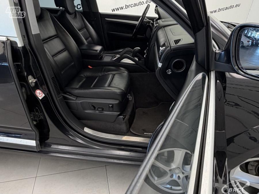Melns Porsche Cayenne 2005 Avižieniai, ar dzinēja tilpumu 4.50 L un nobraukumu 291 tūkst. km par 4900 €, foto 10 vietnē AUTOMOTO.COM.LV