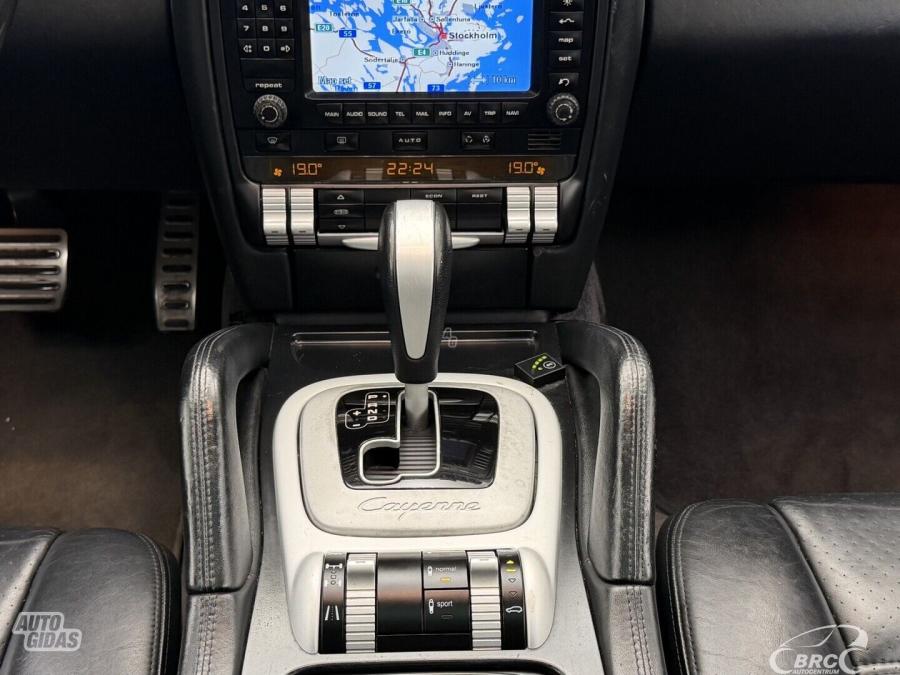Melns Porsche Cayenne 2005 Avižieniai, ar dzinēja tilpumu 4.50 L un nobraukumu 291 tūkst. km par 4900 €, foto 20 vietnē AUTOMOTO.COM.LV