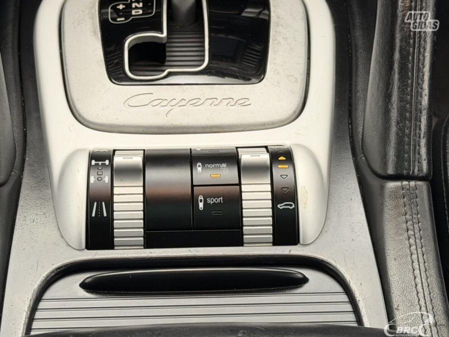 Melns Porsche Cayenne 2005 Avižieniai, ar dzinēja tilpumu 4.50 L un nobraukumu 291 tūkst. km par 4900 €, foto 21 vietnē AUTOMOTO.COM.LV