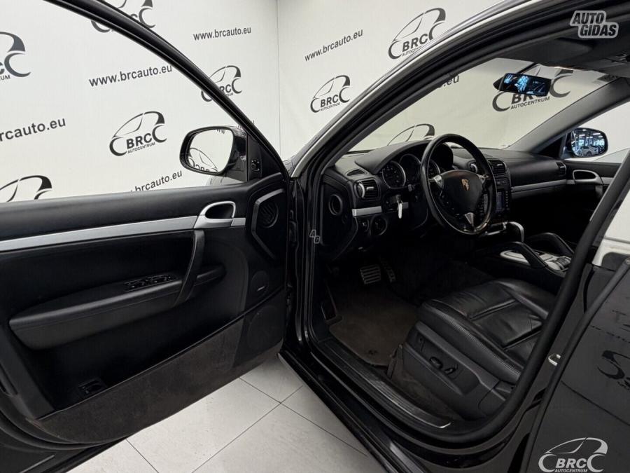 Melns Porsche Cayenne 2005 Avižieniai, ar dzinēja tilpumu 4.50 L un nobraukumu 291 tūkst. km par 4900 €, foto 22 vietnē AUTOMOTO.COM.LV