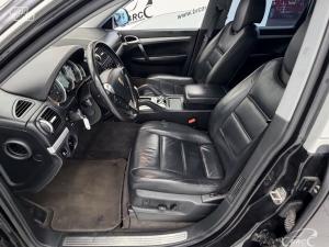 Melns Porsche Cayenne 2005 Avižieniai, ar dzinēja tilpumu 4.50 L un nobraukumu 291 tūkst. km par 4900 €, foto 24 vietnē AUTOMOTO.COM.LV