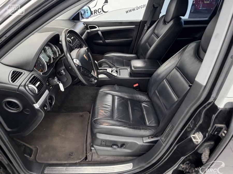Melns Porsche Cayenne 2005 Avižieniai, ar dzinēja tilpumu 4.50 L un nobraukumu 291 tūkst. km par 4900 €, foto 24 vietnē AUTOMOTO.COM.LV
