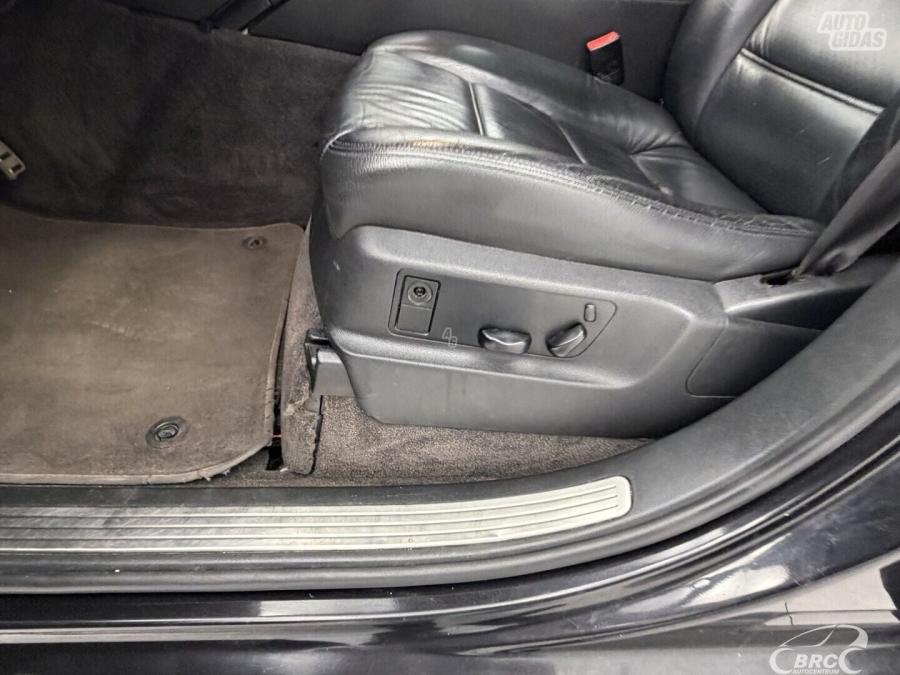 Melns Porsche Cayenne 2005 Avižieniai, ar dzinēja tilpumu 4.50 L un nobraukumu 291 tūkst. km par 4900 €, foto 25 vietnē AUTOMOTO.COM.LV