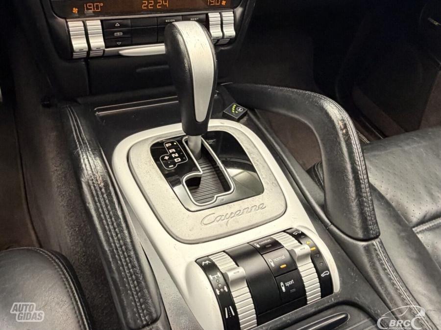 Melns Porsche Cayenne 2005 Avižieniai, ar dzinēja tilpumu 4.50 L un nobraukumu 291 tūkst. km par 4900 €, foto 29 vietnē AUTOMOTO.COM.LV