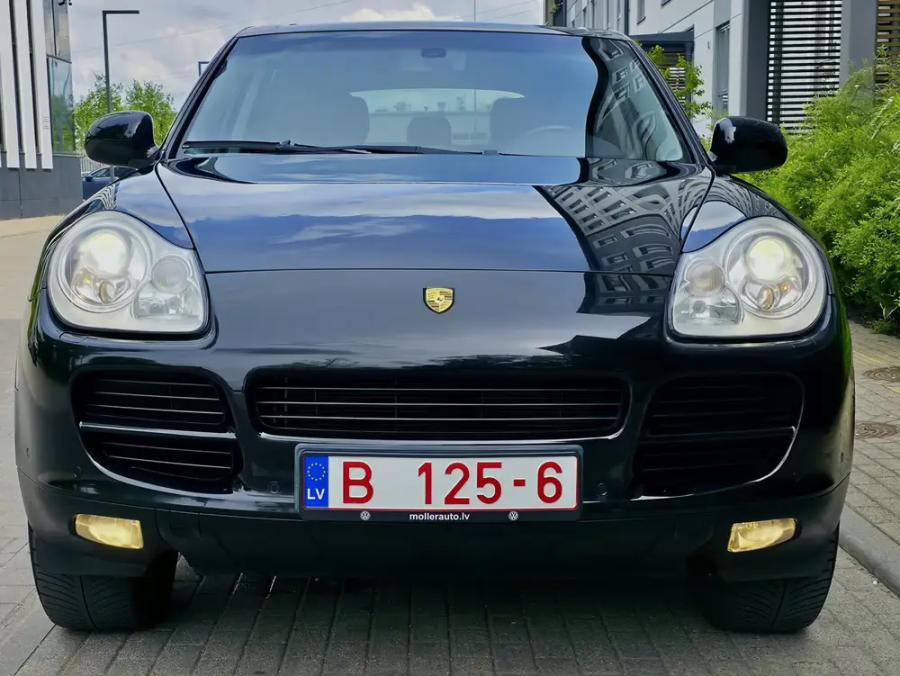 Melns Porsche Cayenne 2005 Rīga, ar dzinēja tilpumu 4.50 L un nobraukumu 216 tūkst. km par 4950 €, foto 3 vietnē AUTOMOTO.COM.LV
