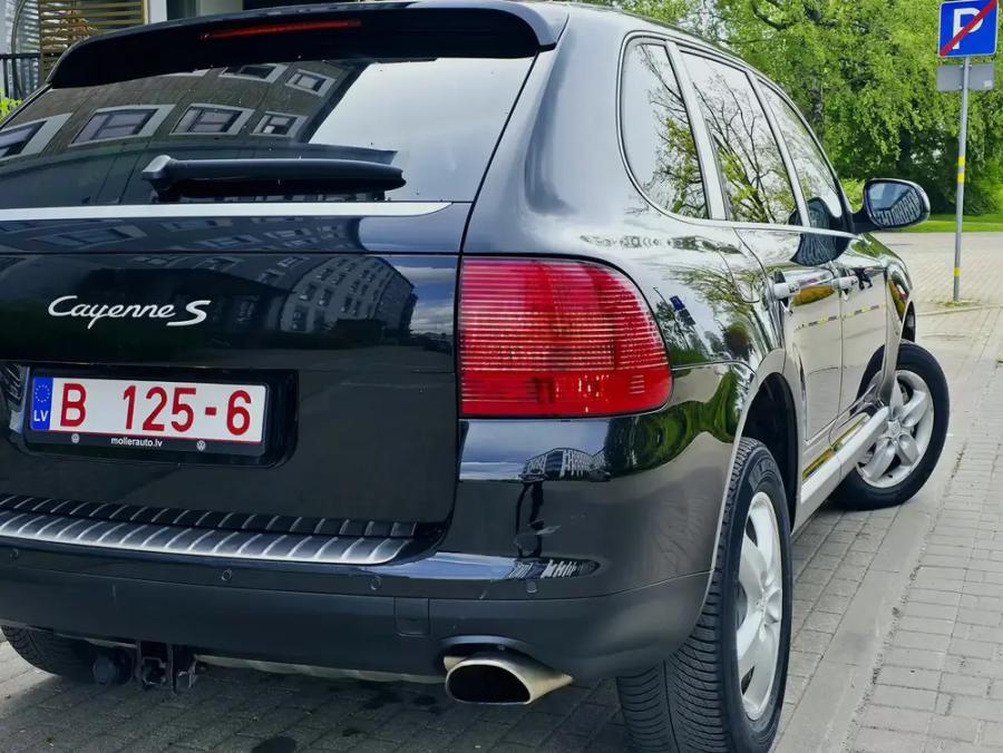 Melns Porsche Cayenne 2005 Rīga, ar dzinēja tilpumu 4.50 L un nobraukumu 216 tūkst. km par 4950 €, foto 8 vietnē AUTOMOTO.COM.LV