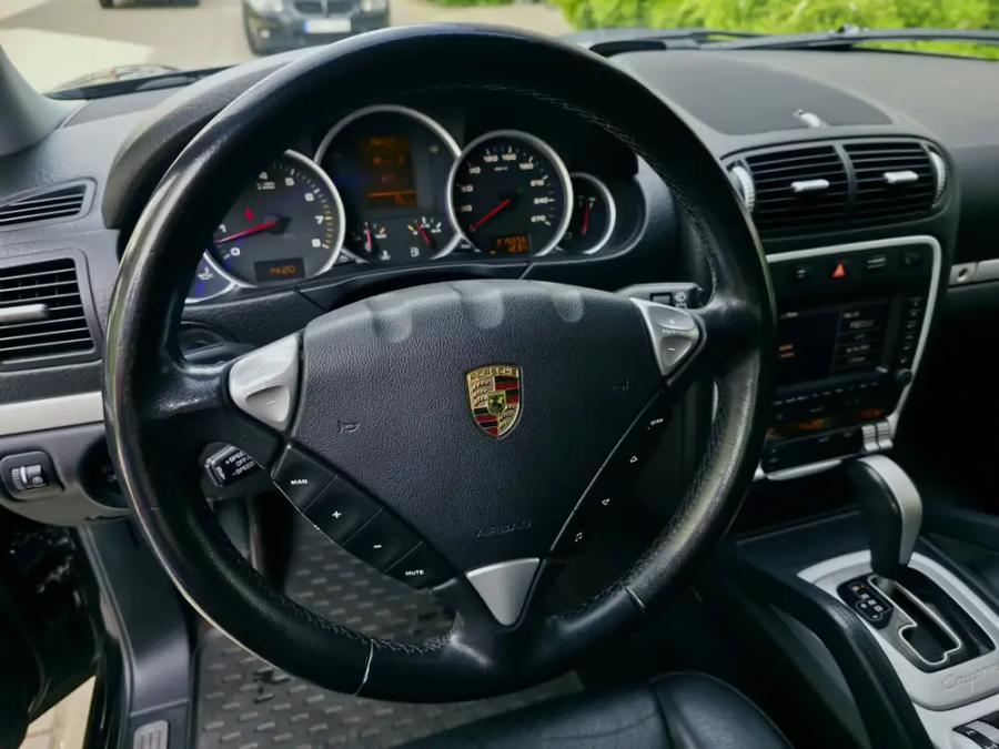 Melns Porsche Cayenne 2005 Rīga, ar dzinēja tilpumu 4.50 L un nobraukumu 216 tūkst. km par 4950 €, foto 10 vietnē AUTOMOTO.COM.LV