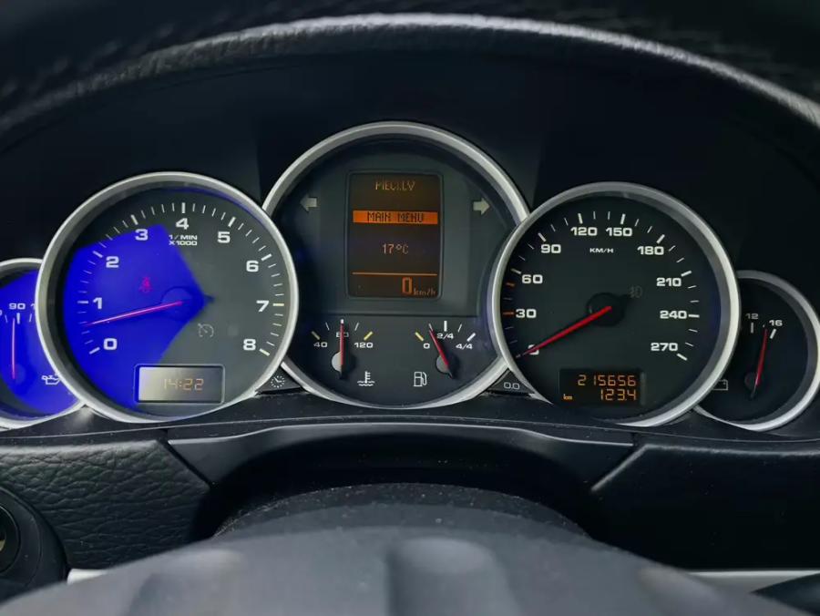 Melns Porsche Cayenne 2005 Rīga, ar dzinēja tilpumu 4.50 L un nobraukumu 216 tūkst. km par 4950 €, foto 14 vietnē AUTOMOTO.COM.LV