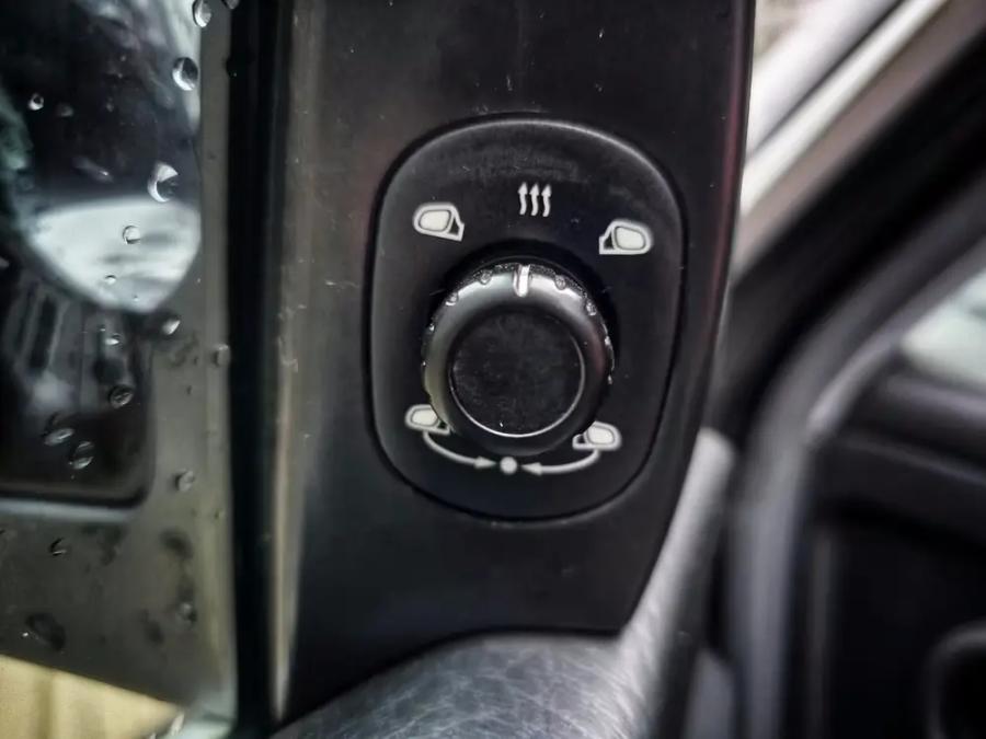 Melns Porsche Cayenne 2005 Rīga, ar dzinēja tilpumu 4.50 L un nobraukumu 216 tūkst. km par 4950 €, foto 22 vietnē AUTOMOTO.COM.LV