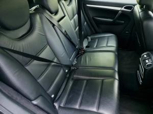 Melns Porsche Cayenne 2005 Rīga, ar dzinēja tilpumu 4.50 L un nobraukumu 216 tūkst. km par 4950 €, foto 24 vietnē AUTOMOTO.COM.LV