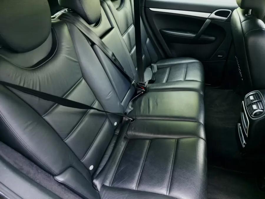 Melns Porsche Cayenne 2005 Rīga, ar dzinēja tilpumu 4.50 L un nobraukumu 216 tūkst. km par 4950 €, foto 24 vietnē AUTOMOTO.COM.LV