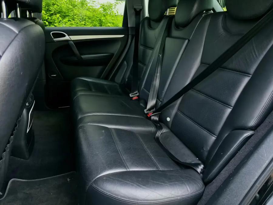 Melns Porsche Cayenne 2005 Rīga, ar dzinēja tilpumu 4.50 L un nobraukumu 216 tūkst. km par 4950 €, foto 25 vietnē AUTOMOTO.COM.LV