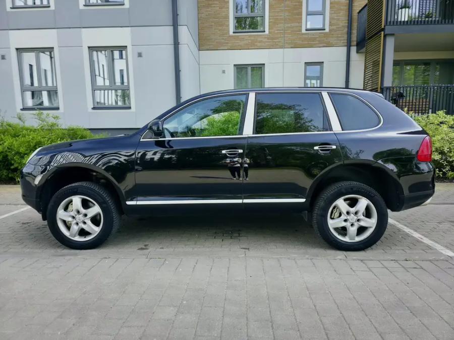 Melns Porsche Cayenne 2005 Rīga, ar dzinēja tilpumu 4.50 L un nobraukumu 216 tūkst. km par 4950 €, foto 29 vietnē AUTOMOTO.COM.LV