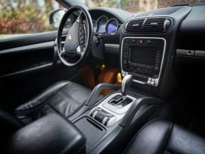 Melns Porsche Cayenne 2005 Rīga, ar dzinēja tilpumu 4.50 L un nobraukumu 216 tūkst. km par 4950 €, foto 32 vietnē AUTOMOTO.COM.LV