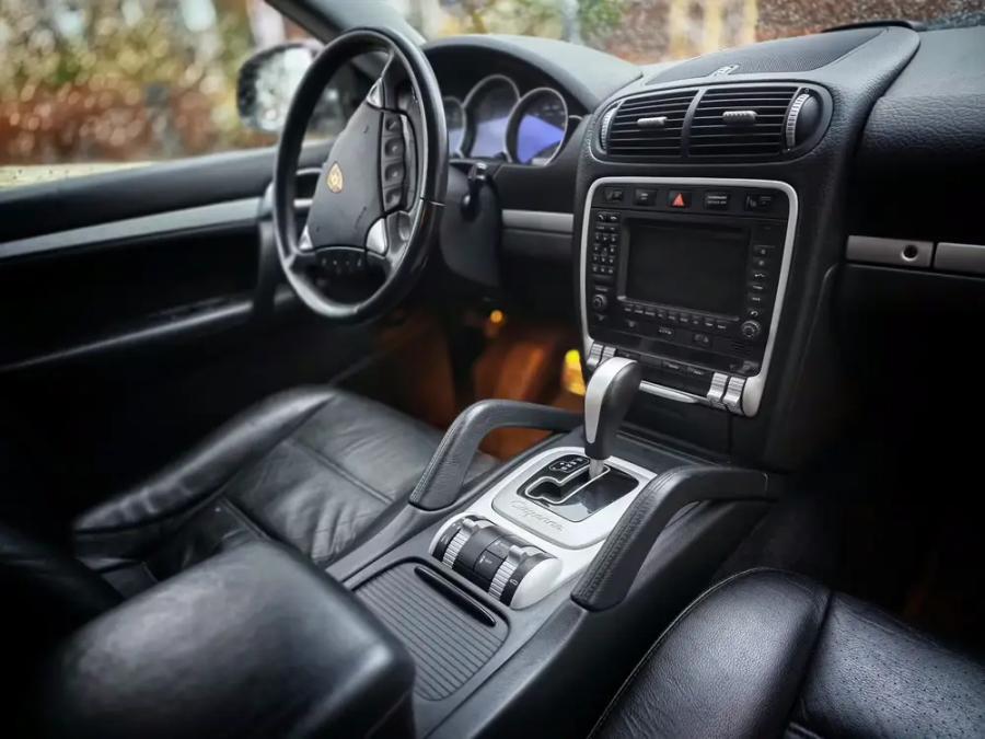 Melns Porsche Cayenne 2005 Rīga, ar dzinēja tilpumu 4.50 L un nobraukumu 216 tūkst. km par 4950 €, foto 32 vietnē AUTOMOTO.COM.LV