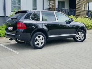 Melns Porsche Cayenne 2005 Rīga, ar dzinēja tilpumu 4.50 L un nobraukumu 216 tūkst. km par 4950 €, foto 37 vietnē AUTOMOTO.COM.LV