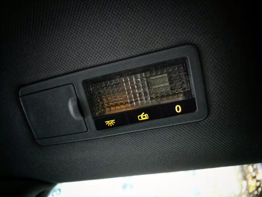 Melns Porsche Cayenne 2005 Rīga, ar dzinēja tilpumu 4.50 L un nobraukumu 216 tūkst. km par 4950 €, foto 38 vietnē AUTOMOTO.COM.LV