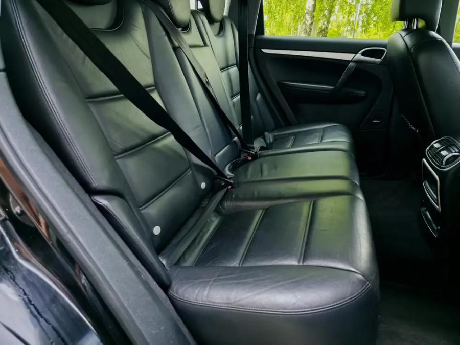 Melns Porsche Cayenne 2005 Rīga, ar dzinēja tilpumu 4.50 L un nobraukumu 216 tūkst. km par 4950 €, foto 39 vietnē AUTOMOTO.COM.LV
