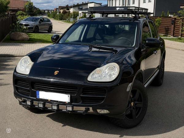 Black Porsche Cayenne 2005 in Klaipeda, with an engine capacity of 4.51 L and mileage of 212 thousand km for 6700 €, photo 2 on AUTOMOTO.COM.LV