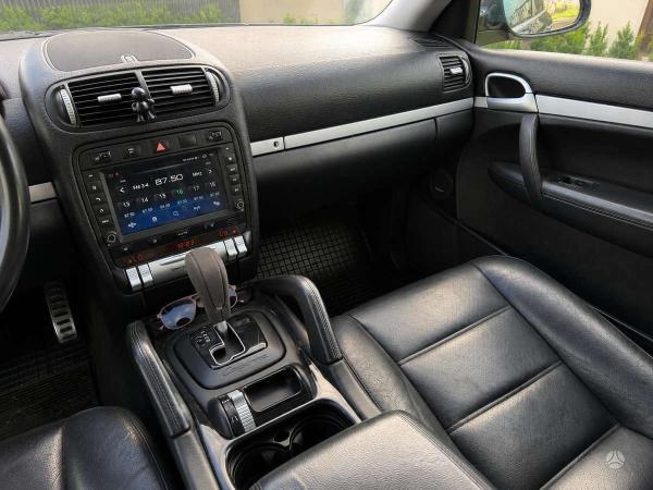 Black Porsche Cayenne 2005 in Klaipeda, with an engine capacity of 4.51 L and mileage of 212 thousand km for 6700 €, photo 5 on AUTOMOTO.COM.LV