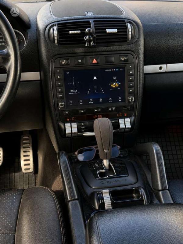 Black Porsche Cayenne 2005 in Klaipeda, with an engine capacity of 4.51 L and mileage of 212 thousand km for 6700 €, photo 6 on AUTOMOTO.COM.LV