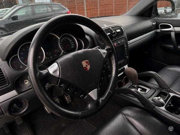 Black Porsche Cayenne 2005 in Klaipeda, with an engine capacity of 4.51 L and mileage of 212 thousand km for 6700 €, photo 7 on AUTOMOTO.COM.LV