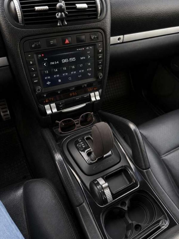 Black Porsche Cayenne 2005 in Klaipeda, with an engine capacity of 4.51 L and mileage of 212 thousand km for 6700 €, photo 8 on AUTOMOTO.COM.LV