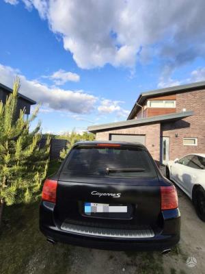 Melns Porsche Cayenne 2005 Kauņa, ar dzinēja tilpumu 4.51 L un nobraukumu 350 tūkst. km par 6000 €, foto 5 vietnē AUTOMOTO.COM.LV