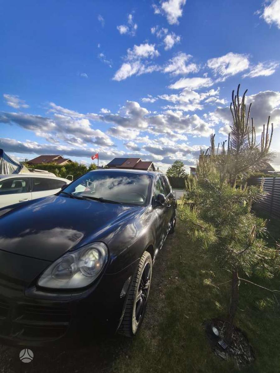 Melns Porsche Cayenne 2005 Kauņa, ar dzinēja tilpumu 4.51 L un nobraukumu 350 tūkst. km par 6000 €, foto 7 vietnē AUTOMOTO.COM.LV