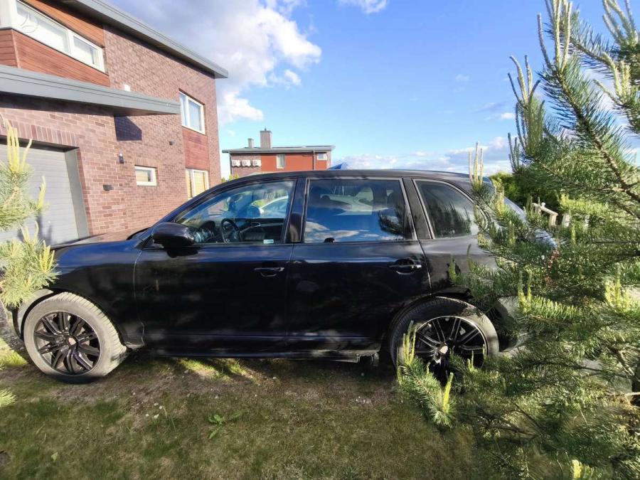 Melns Porsche Cayenne 2005 Kauņa, ar dzinēja tilpumu 4.51 L un nobraukumu 350 tūkst. km par 6000 €, foto 9 vietnē AUTOMOTO.COM.LV