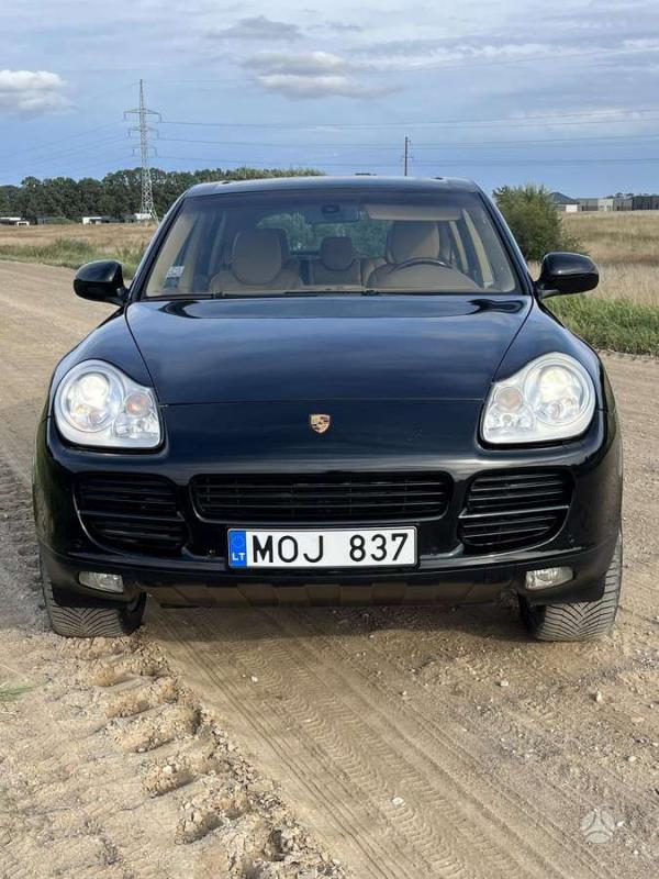 Melns Porsche Cayenne 2005 Kauņa, ar dzinēja tilpumu 4.51 L un nobraukumu 274 tūkst. km par 6200 €, foto 3 vietnē AUTOMOTO.COM.LV