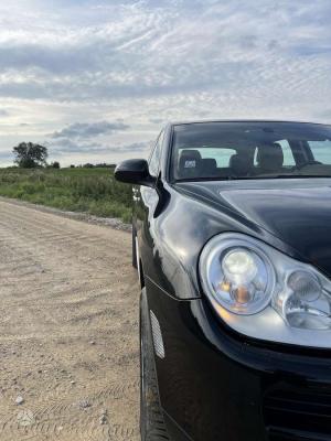 Black Porsche Cayenne 2005 in Kaunas, with an engine capacity of 4.51 L and mileage of 274 thousand km for 6200 €, photo 7 on AUTOMOTO.COM.LV