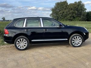 Black Porsche Cayenne 2005 in Kaunas, with an engine capacity of 4.51 L and mileage of 274 thousand km for 6200 €, photo 8 on AUTOMOTO.COM.LV