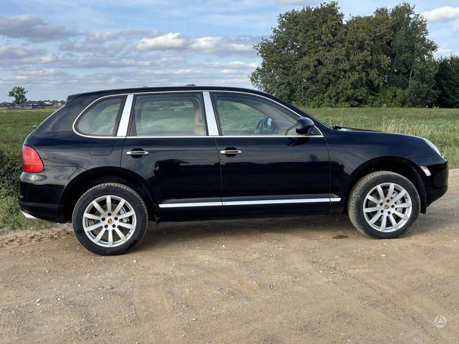 Black Porsche Cayenne 2005 in Kaunas, with an engine capacity of 4.51 L and mileage of 274 thousand km for 6200 €, photo 8 on AUTOMOTO.COM.LV