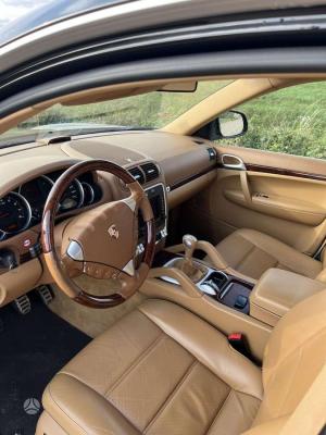 Black Porsche Cayenne 2005 in Kaunas, with an engine capacity of 4.51 L and mileage of 274 thousand km for 6200 €, photo 9 on AUTOMOTO.COM.LV