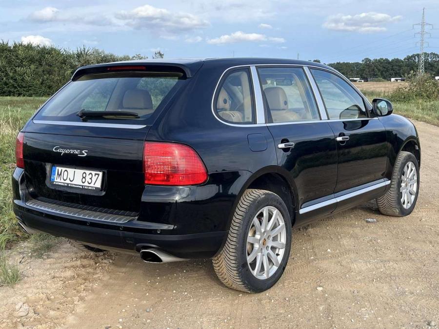 Black Porsche Cayenne 2005 in Kaunas, with an engine capacity of 4.51 L and mileage of 274 thousand km for 6200 €, photo 10 on AUTOMOTO.COM.LV