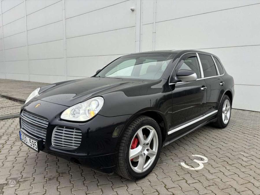 Black Porsche Cayenne 2006 in Kaunas, with an engine capacity of 4.51 L and mileage of 280 thousand km for 6950 €, photo 2 on AUTOMOTO.COM.LV