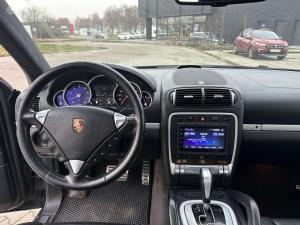 Black Porsche Cayenne 2006 in Kaunas, with an engine capacity of 4.51 L and mileage of 280 thousand km for 6950 €, photo 9 on AUTOMOTO.COM.LV