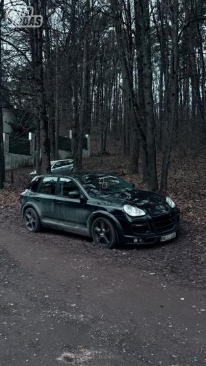 Melns Porsche Cayenne 2006 Viļņa, ar dzinēja tilpumu 4.50 L un nobraukumu 301 tūkst. km par 5000 €, foto  vietnē AUTOMOTO.COM.LV