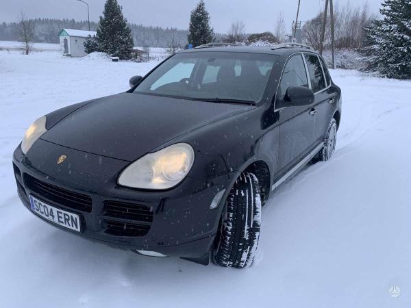 Melns Porsche Cayenne 2006 Viļņa, ar dzinēja tilpumu 4.51 L un nobraukumu 126 tūkst. km par 2340 €, foto 1 vietnē AUTOMOTO.COM.LV